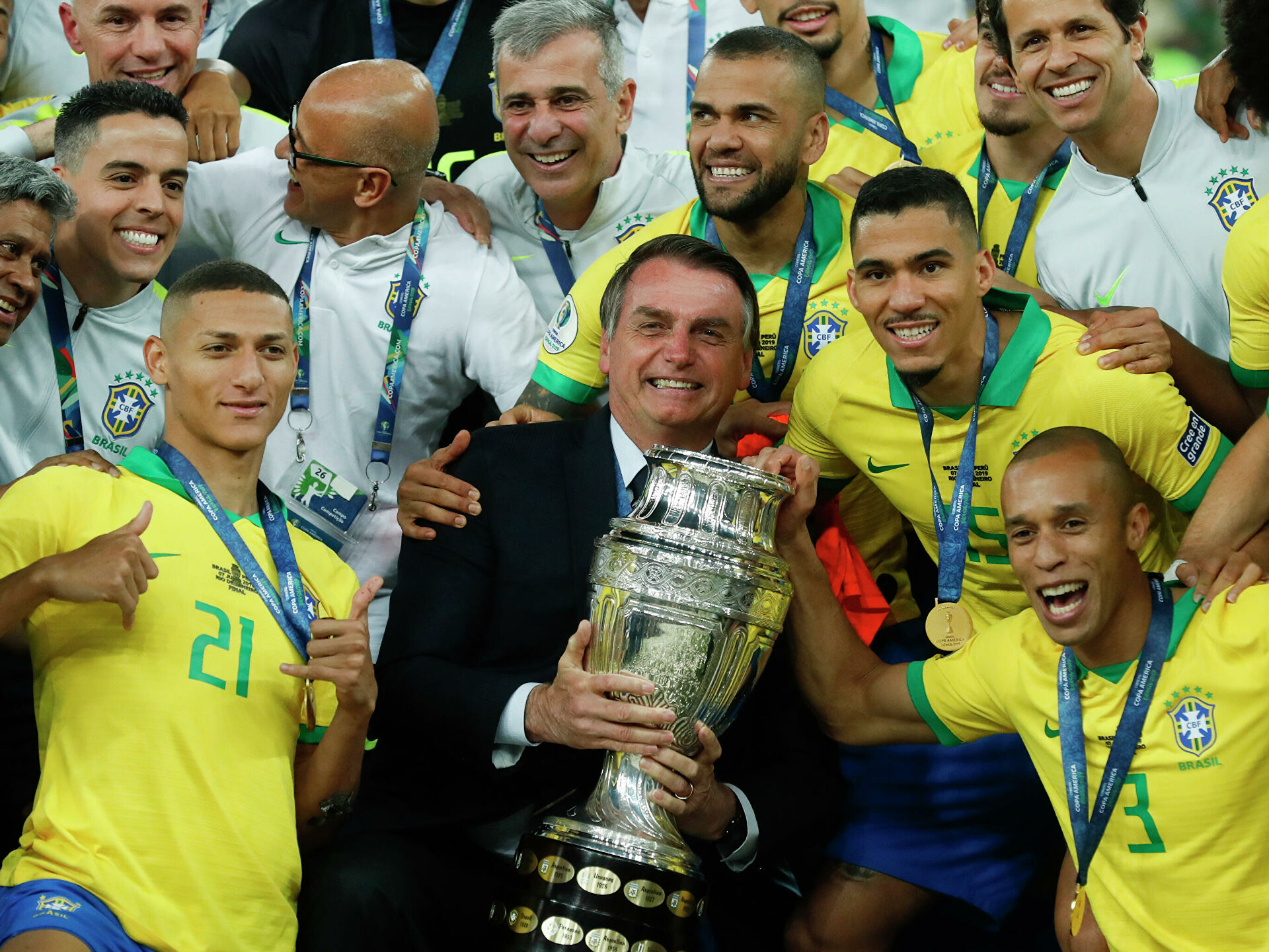 Bolsonaro le tendió una mano a la Conmebol